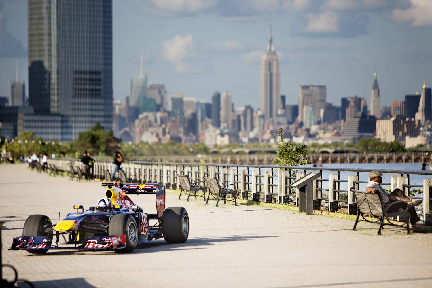 6 vette F1-demo's downtown! - Formule1.nl