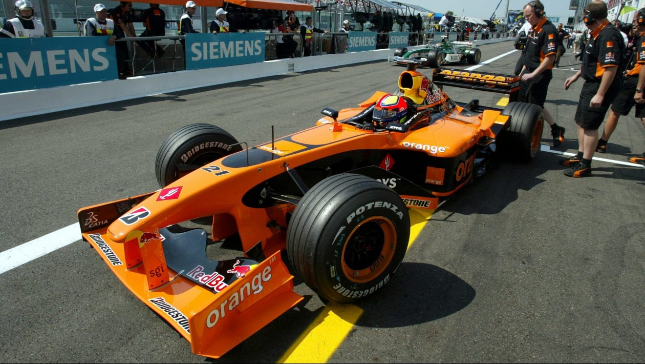 Startnummer 21: Hoe een oranje Arrows vijf jaar lang meerdere F1-levens ...