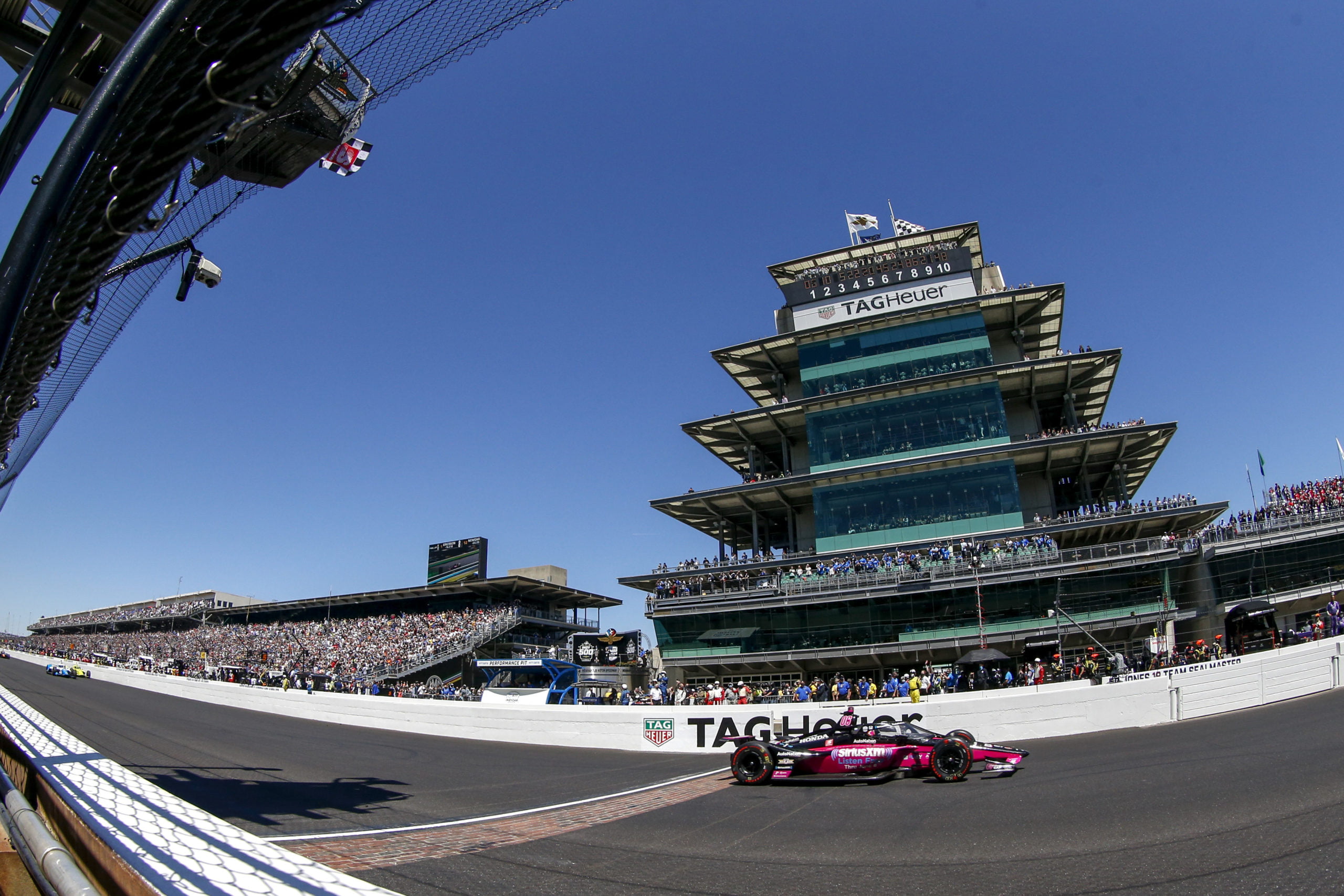 Indy 500: 'Spider-Man' Castroneves wint voor de vierde keer, Van ...