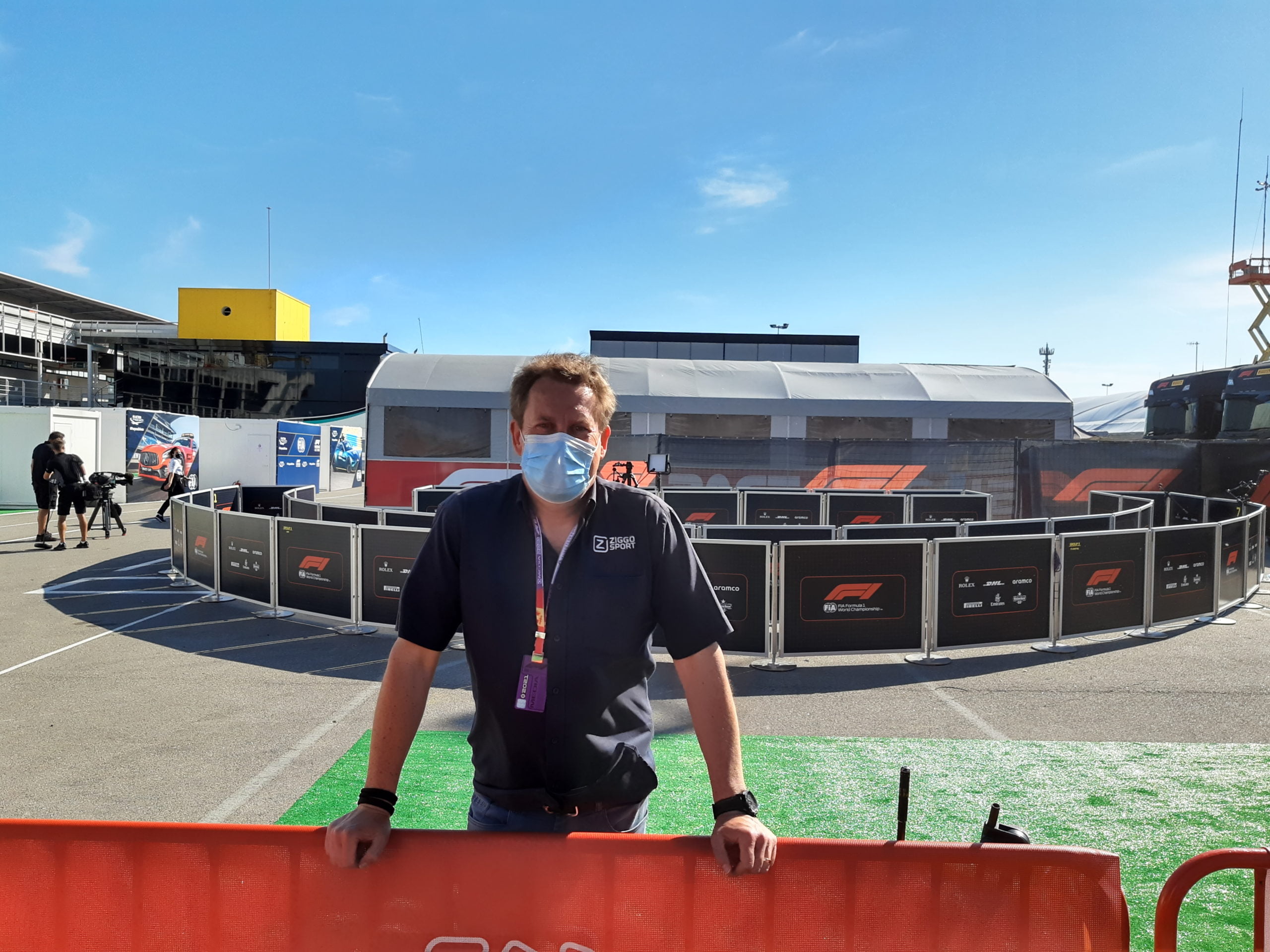 Winkelman valt in voor pitreporter Plooij: 'Ik doe het op mijn eigen ...