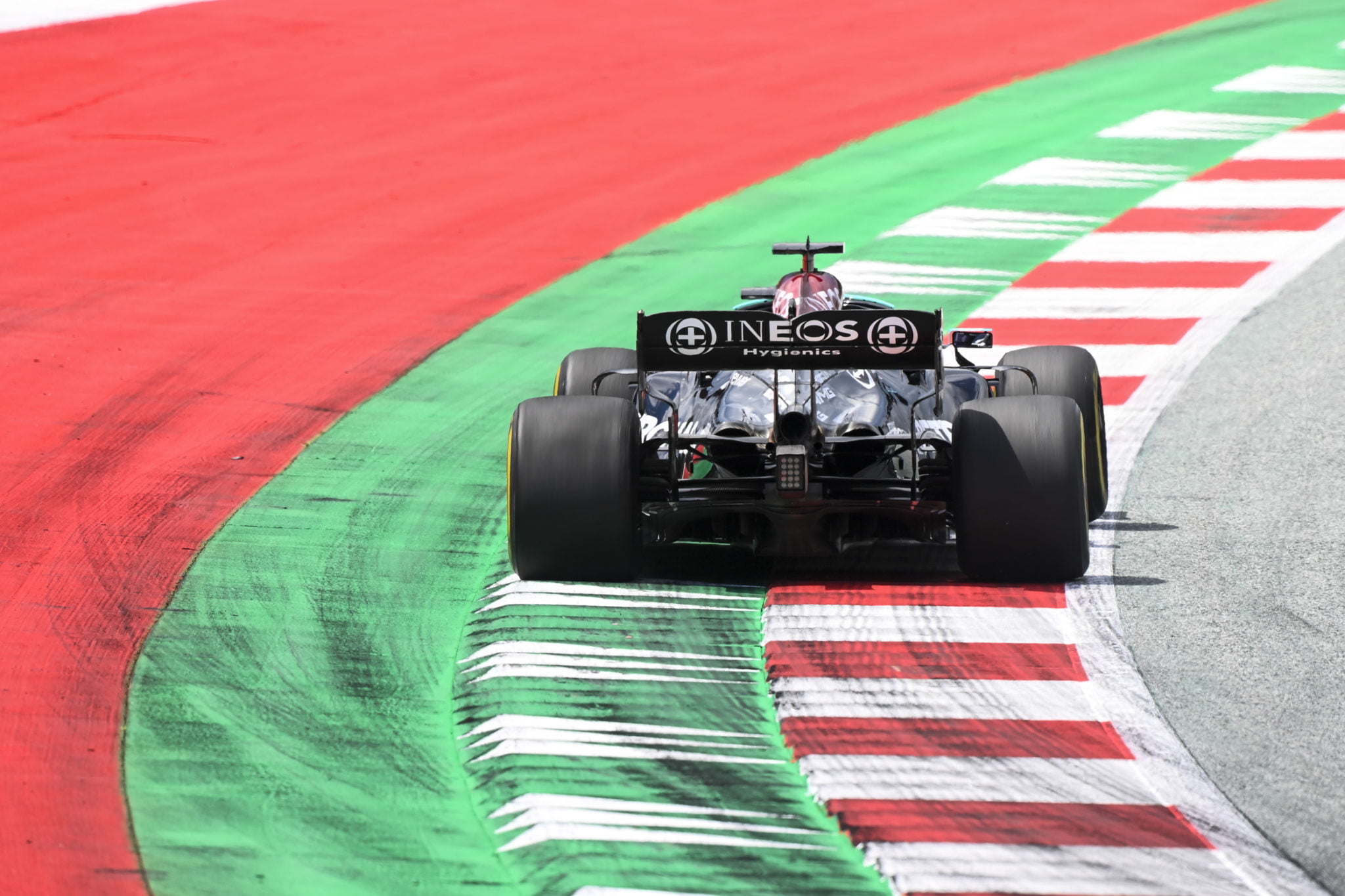 Trackside bij bocht 9 en 10: Mercedes en McLaren zoeken grip, Red Bull ...