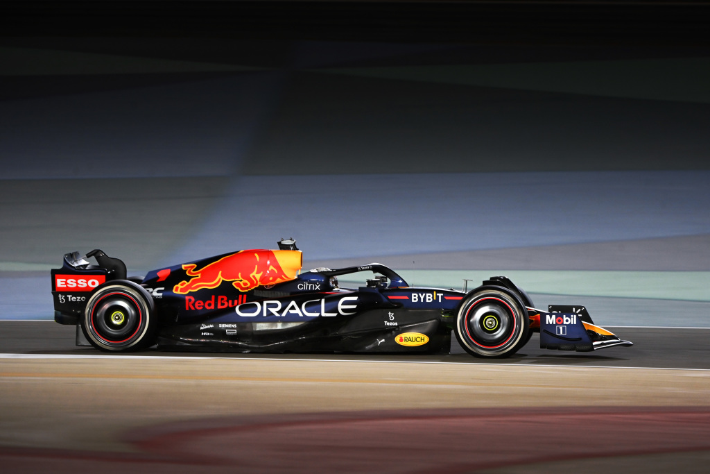 Testdag 3 Bahrein: Verstappen sluit testdagen als snelste af met side ...