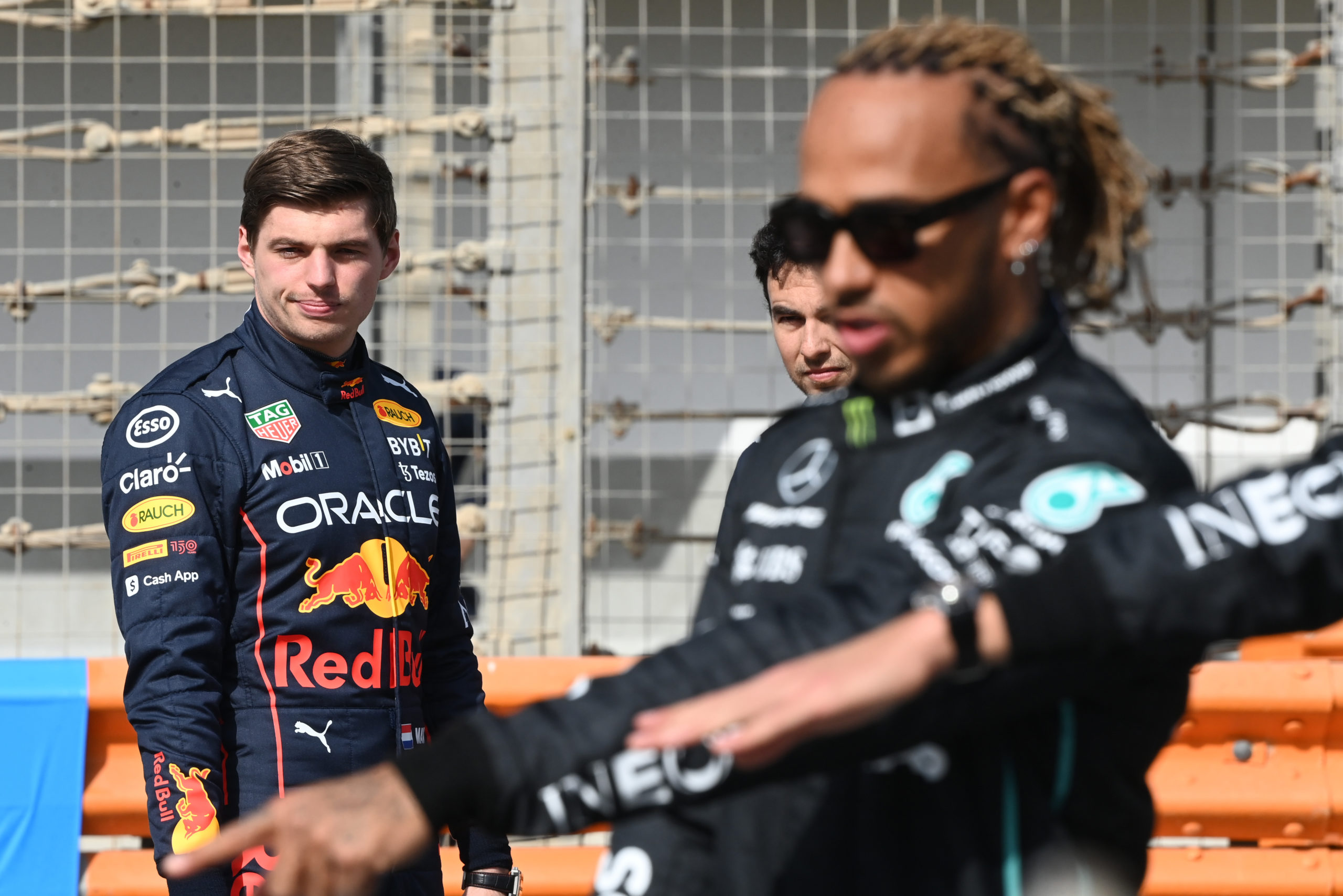 Verstappen lacht om Chelsea-bod van Arsenal-fan Hamilton: 'Zou als PSV ...