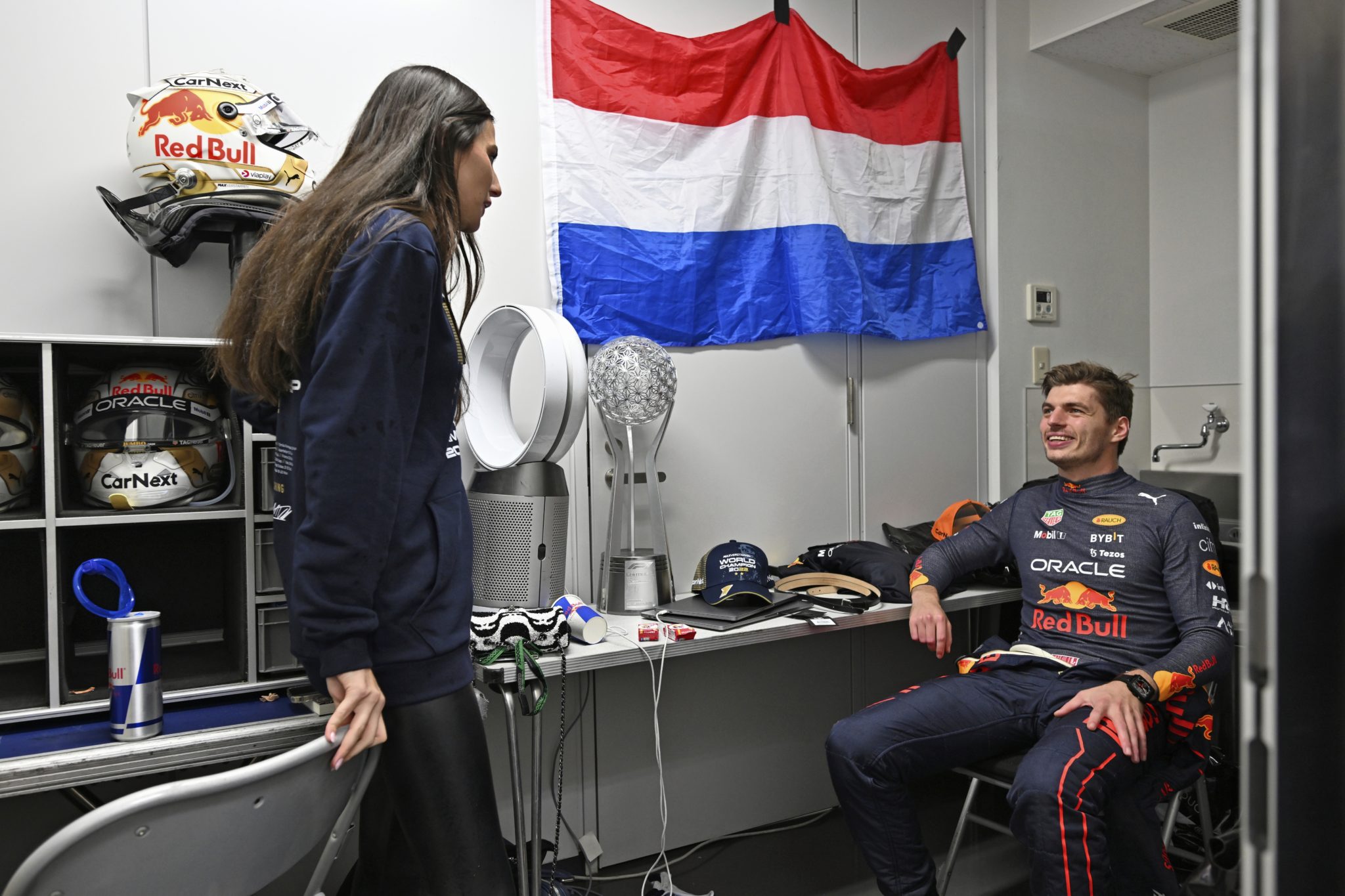 Door de lens van Peter: De knuffel van Kelly en het hokje van de kampioen - Formule1.nl