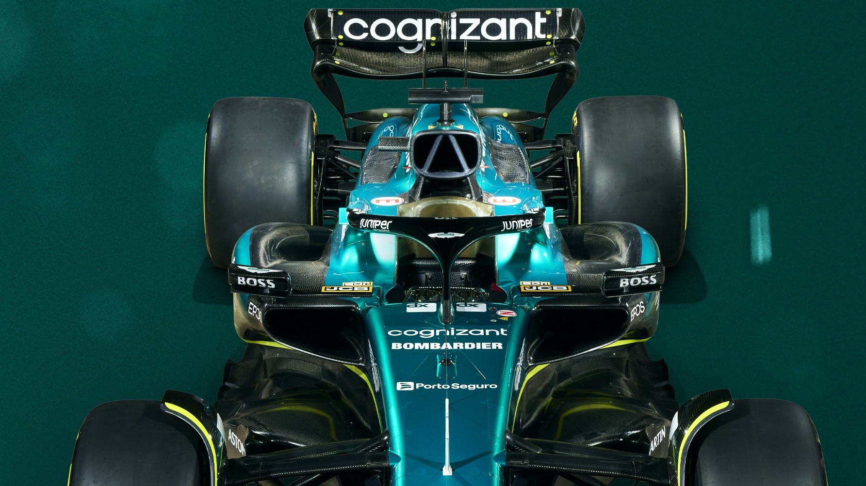 Aston Martin trekt doek van flink onder handen genomen AMR23 - Formule1.nl