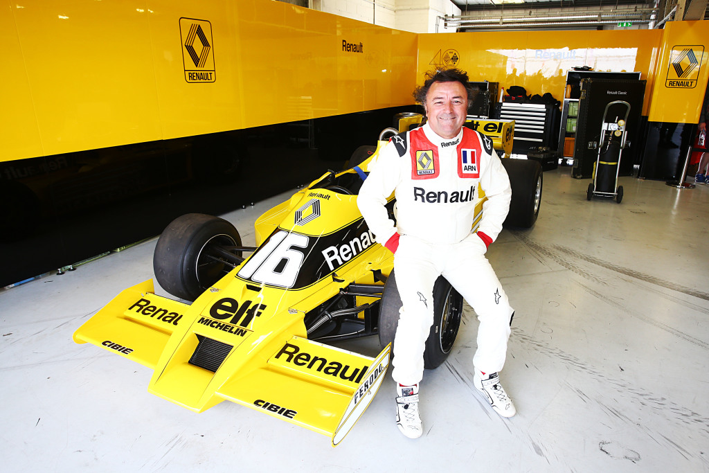 Arnoux: 'Max Verstappen lijkt in de auto op Senna, daarbuiten niet ...