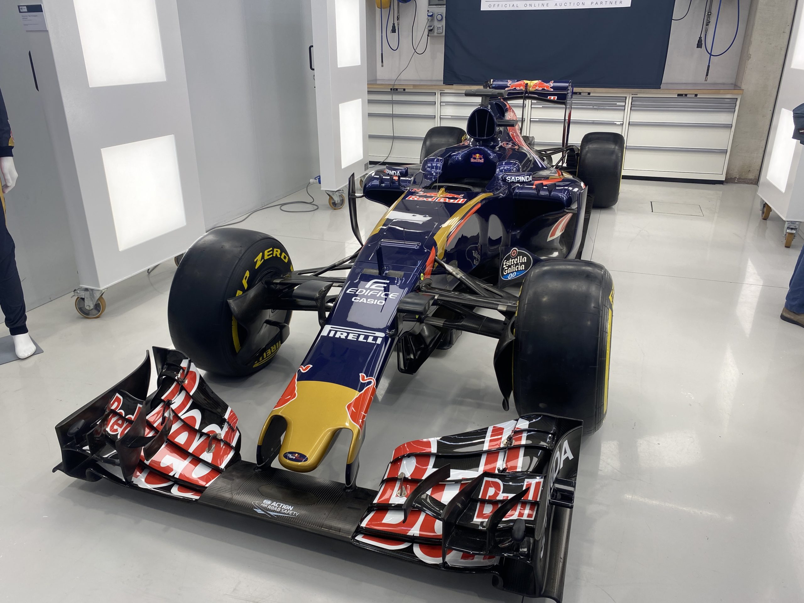 Auto van Max Verstappen is topstuk in veiling AlphaTauri - miljoenenbod ...