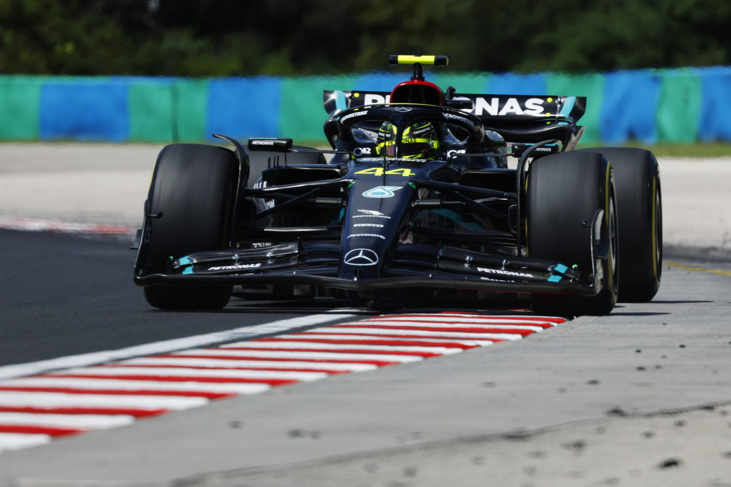 Lewis Hamilton stunt met zijn negende pole in Hongarije, Verstappen op ...