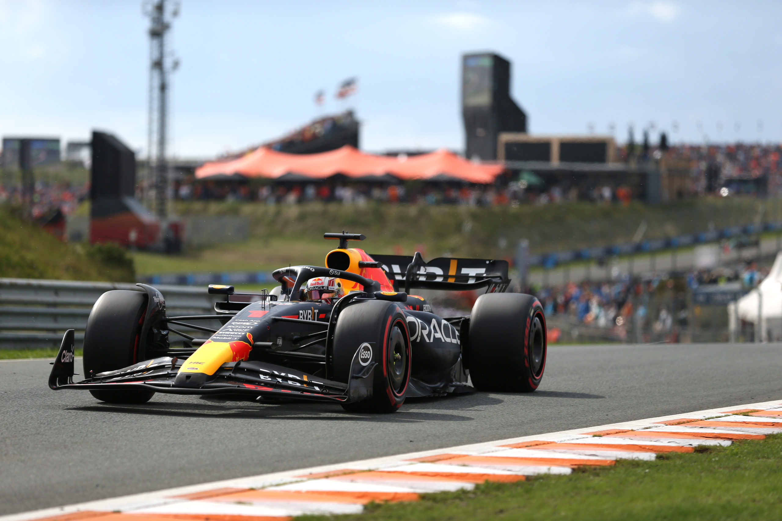 Dutch GP: Max Verstappen, koning in de regen en de Hollandse duinen - Formule1.nl