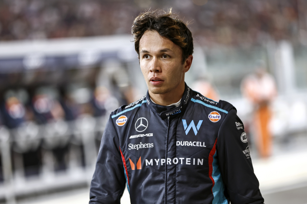 Albon openhartig over Red Bull-tijd: 'Max gewoon een paar niveaus hoger ...