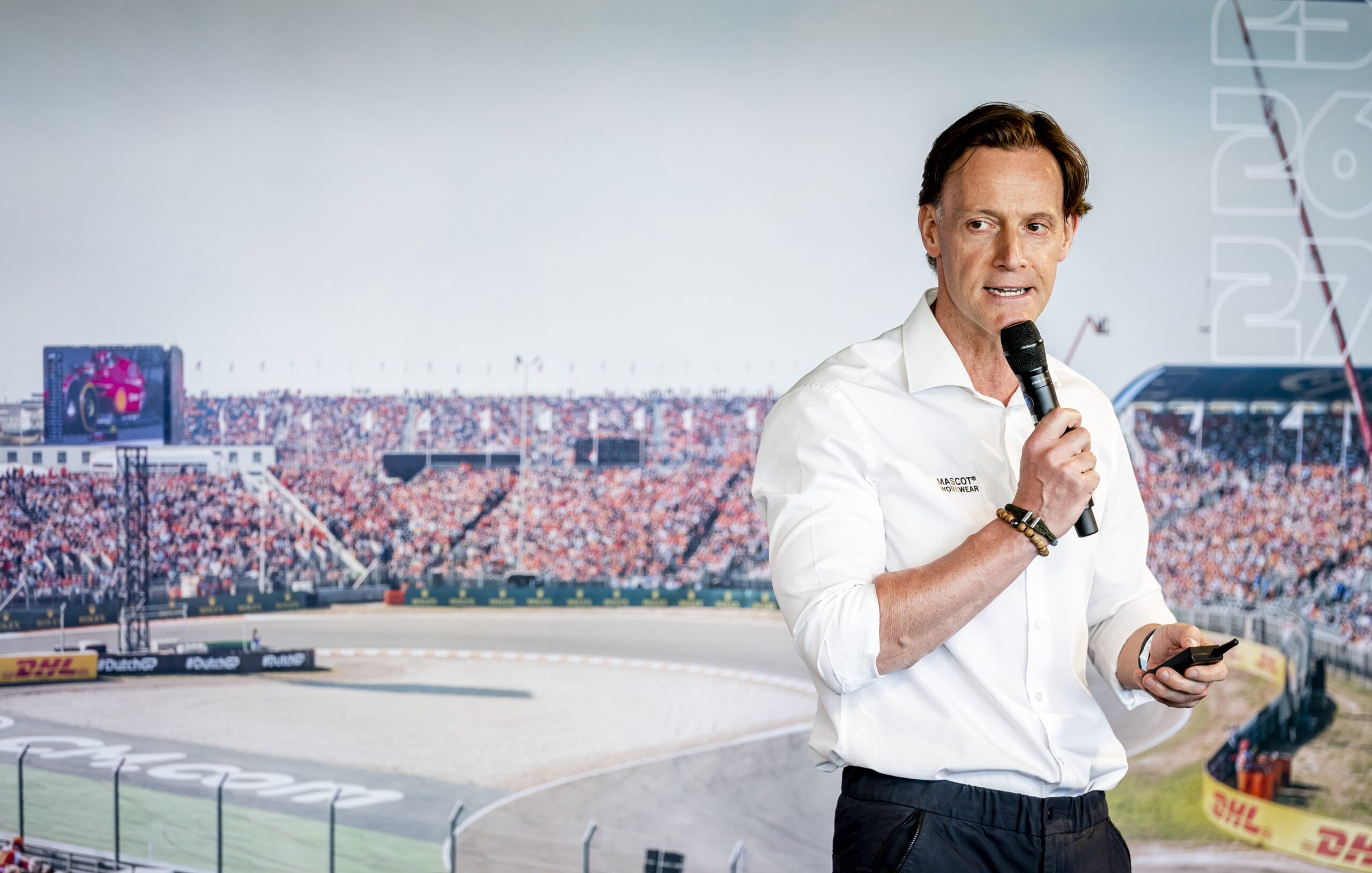 Circuit-directeur Van Overdijk in beeld bij Ajax voor vacature Alex ...