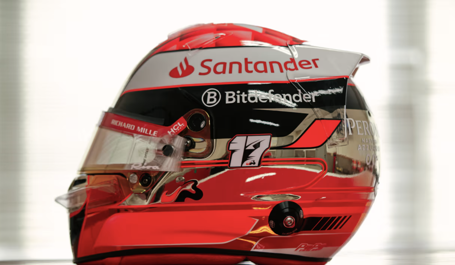 In detail: Charles Leclerc's speciale helm voor Jules Bianchi - Formule1.nl