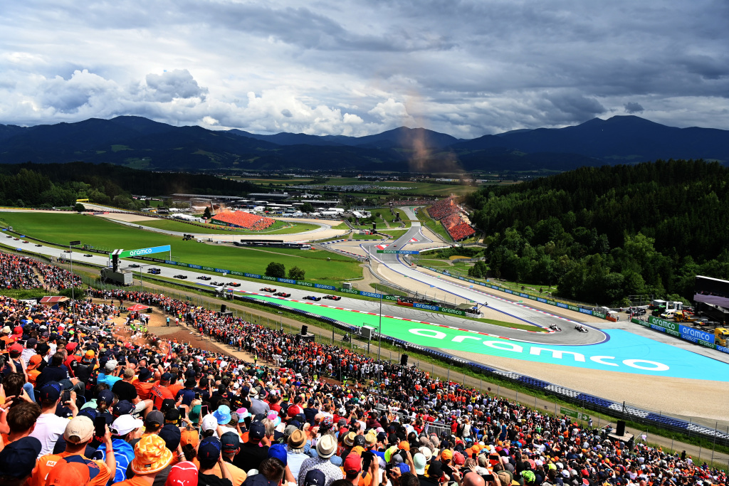 VIDEO: Een rondje met Max Verstappen over de Red Bull Ring in ...