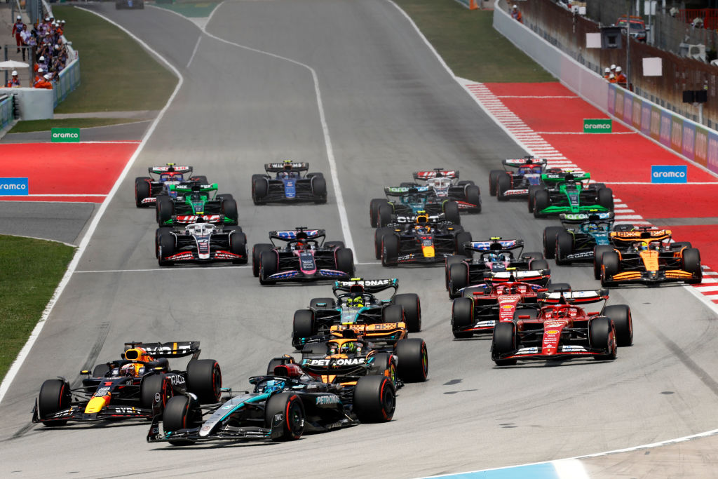 VIDEO: Indrukwekkende start George Russell tijdens GP Spanje - Formule1.nl