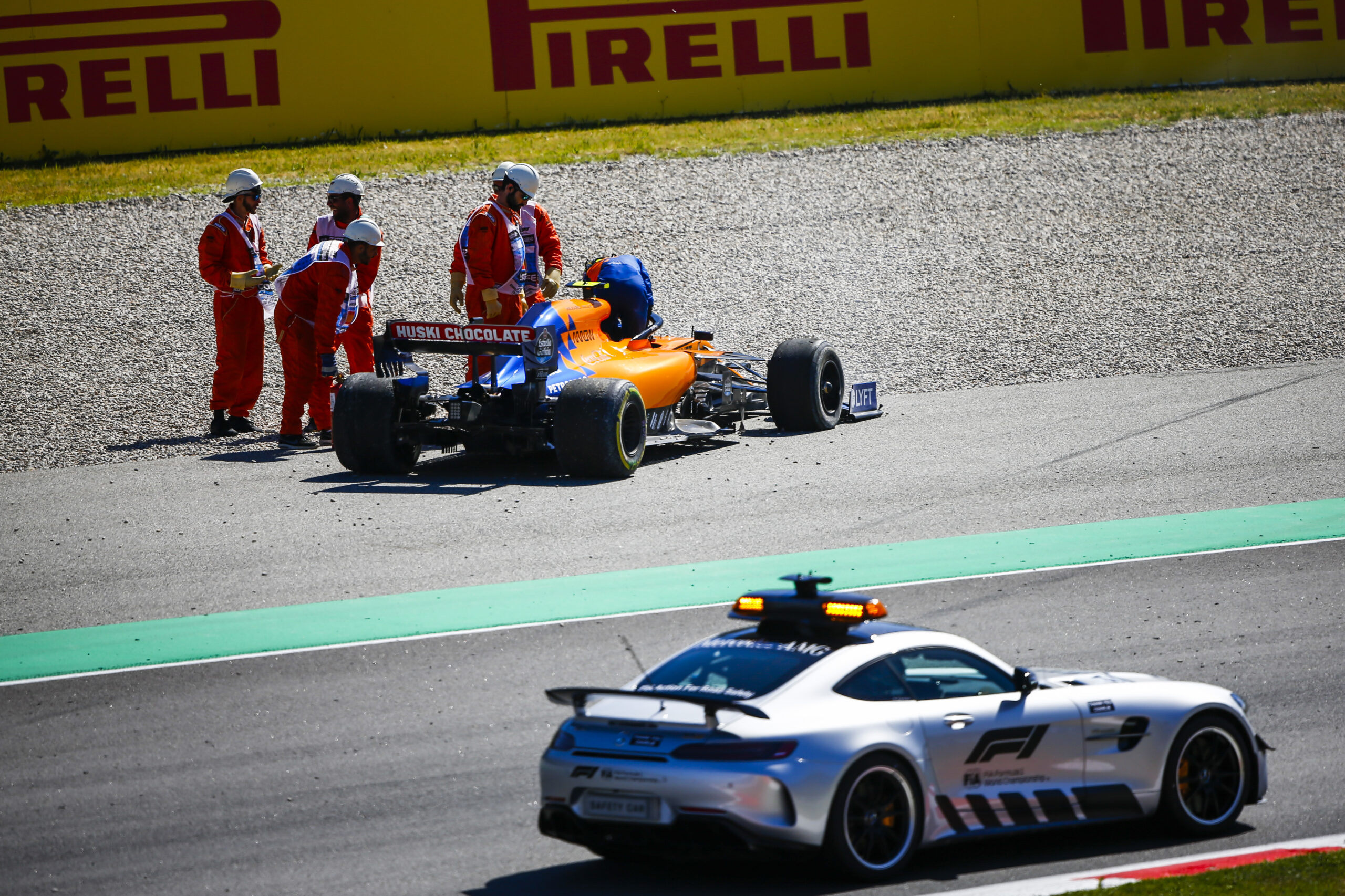 Safety car F1: Wat is het en wanneer wordt deze ingezet? - Formule1.nl