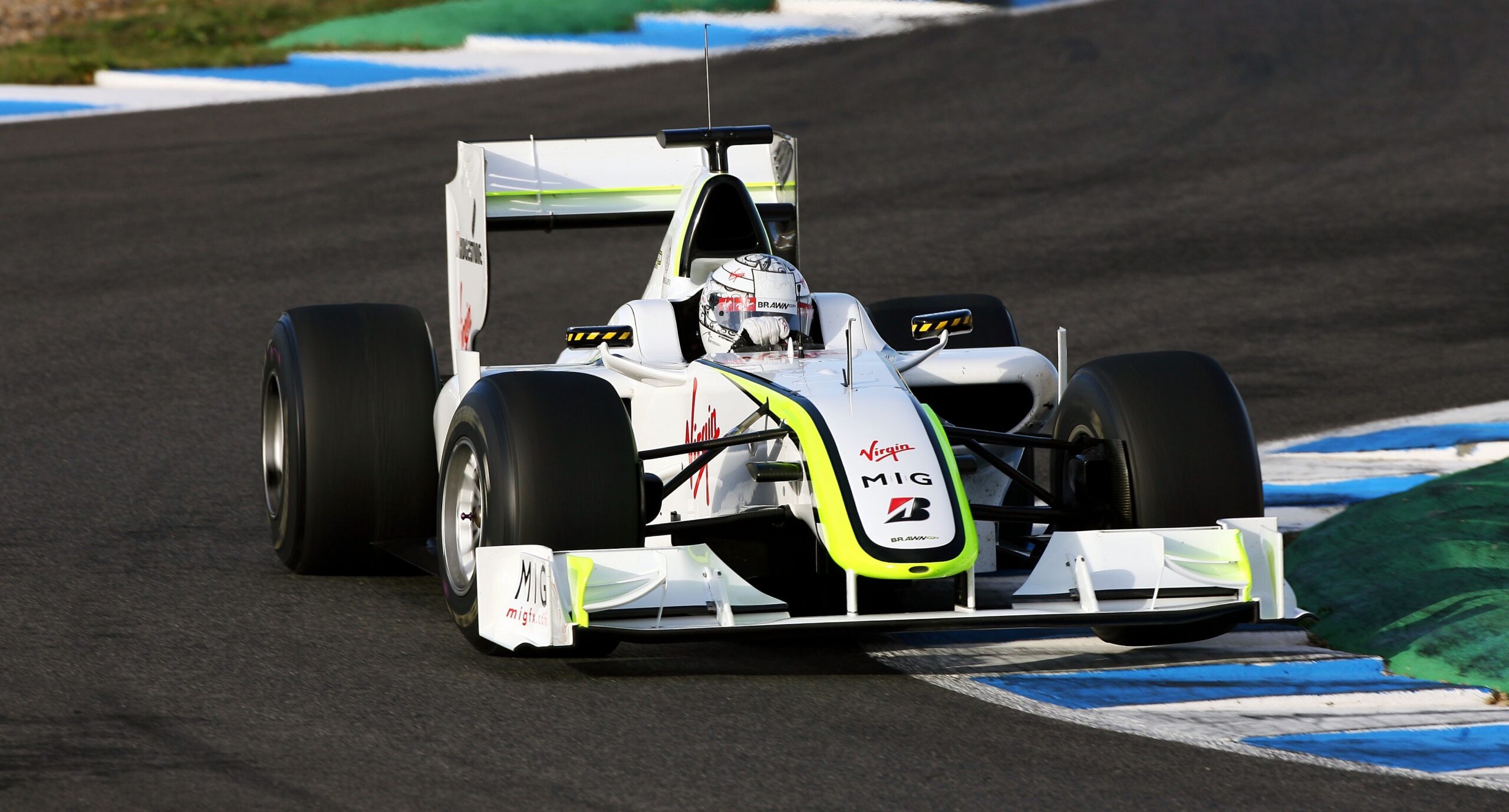Iconische Brawn GP-bolide levert ruim 3 miljoen euro op bij veiling