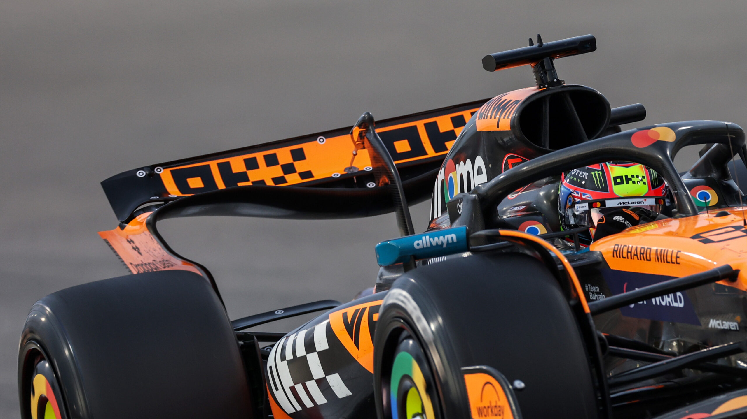 Red Bull stelt flexi-wings opnieuw ter discussie, beticht Ferrari en ...