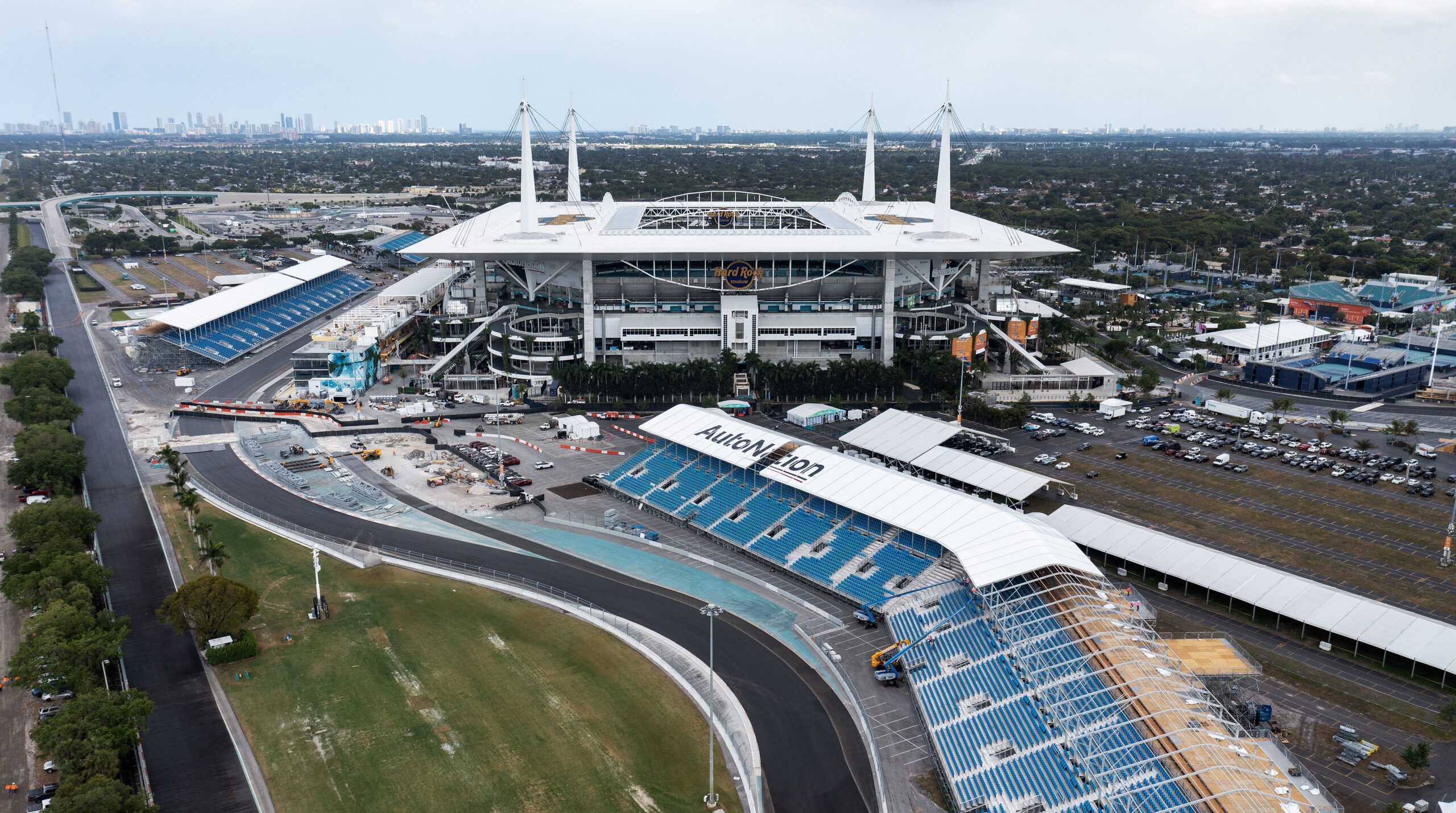 Weerbericht GP Miami: Hoge temperaturen en kans op regenrace