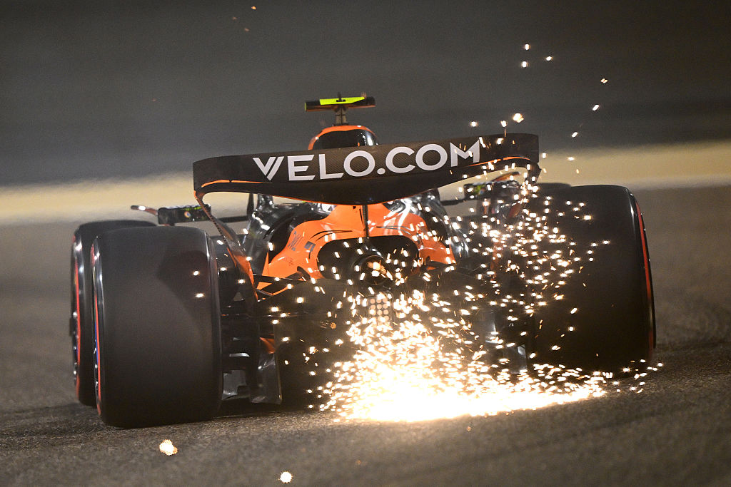 VT2 GP Bahrein: McLaren toont spierballen, Hadjar snelste van Red Bull ...
