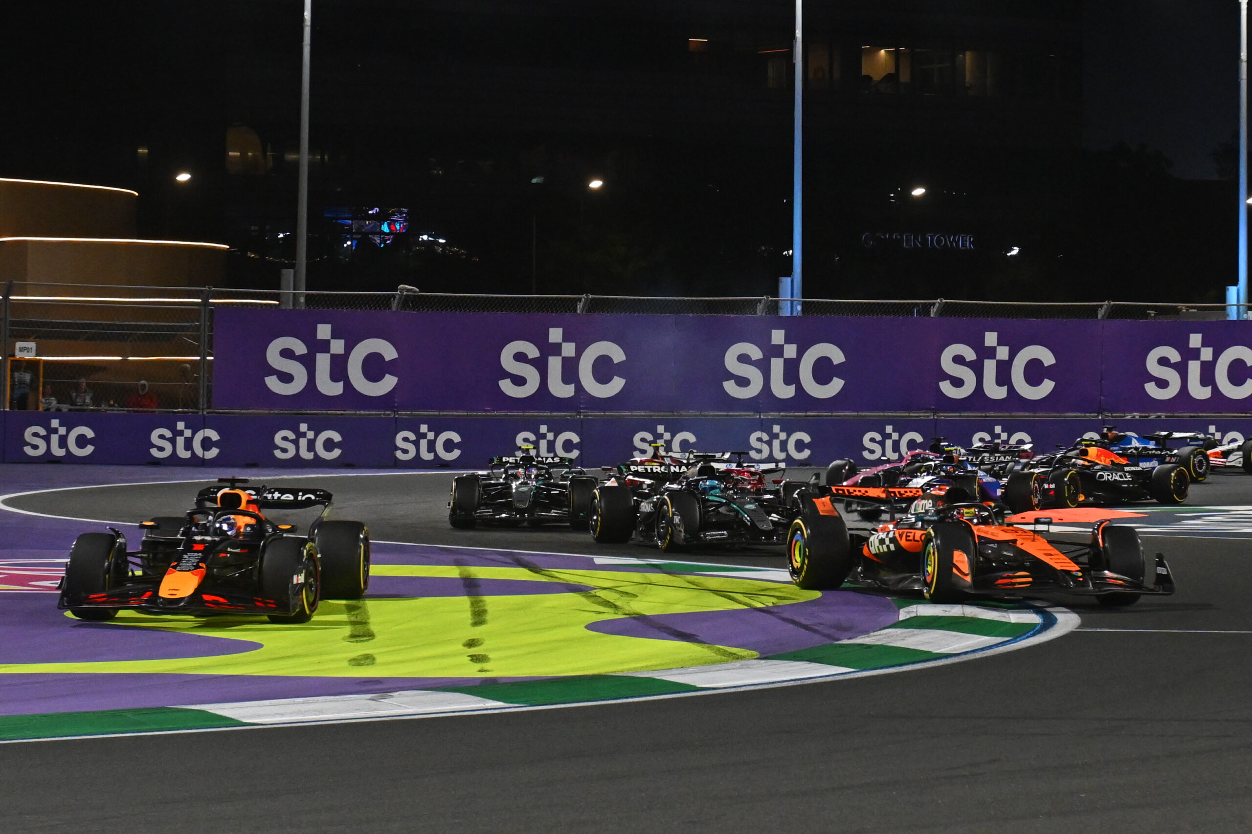 Horner en Brown lijnrecht tegenover elkaar in Jeddah