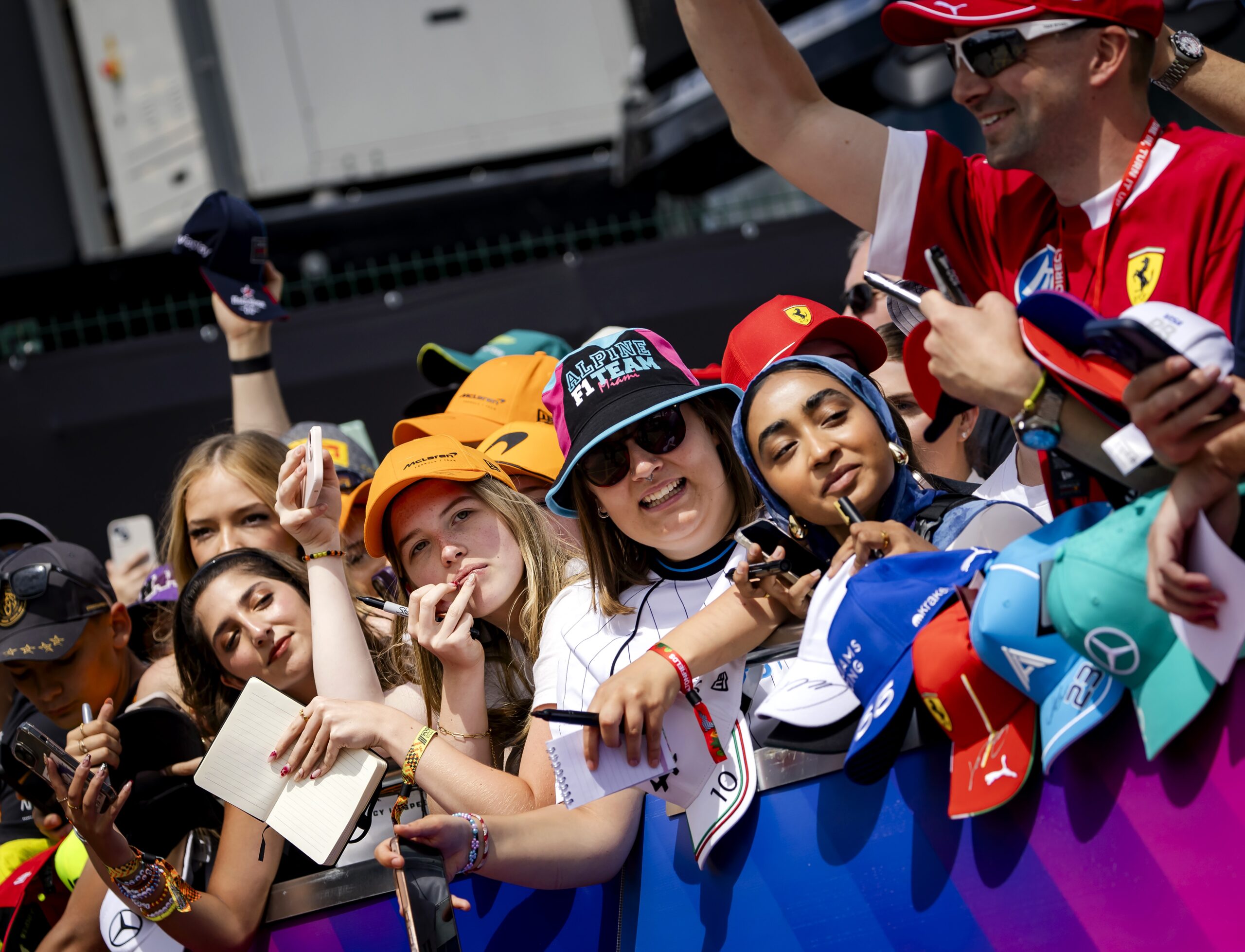 F1-fanbase groeit naar 827 miljoen: jonger, vrouwelijker en wereldwijd ...