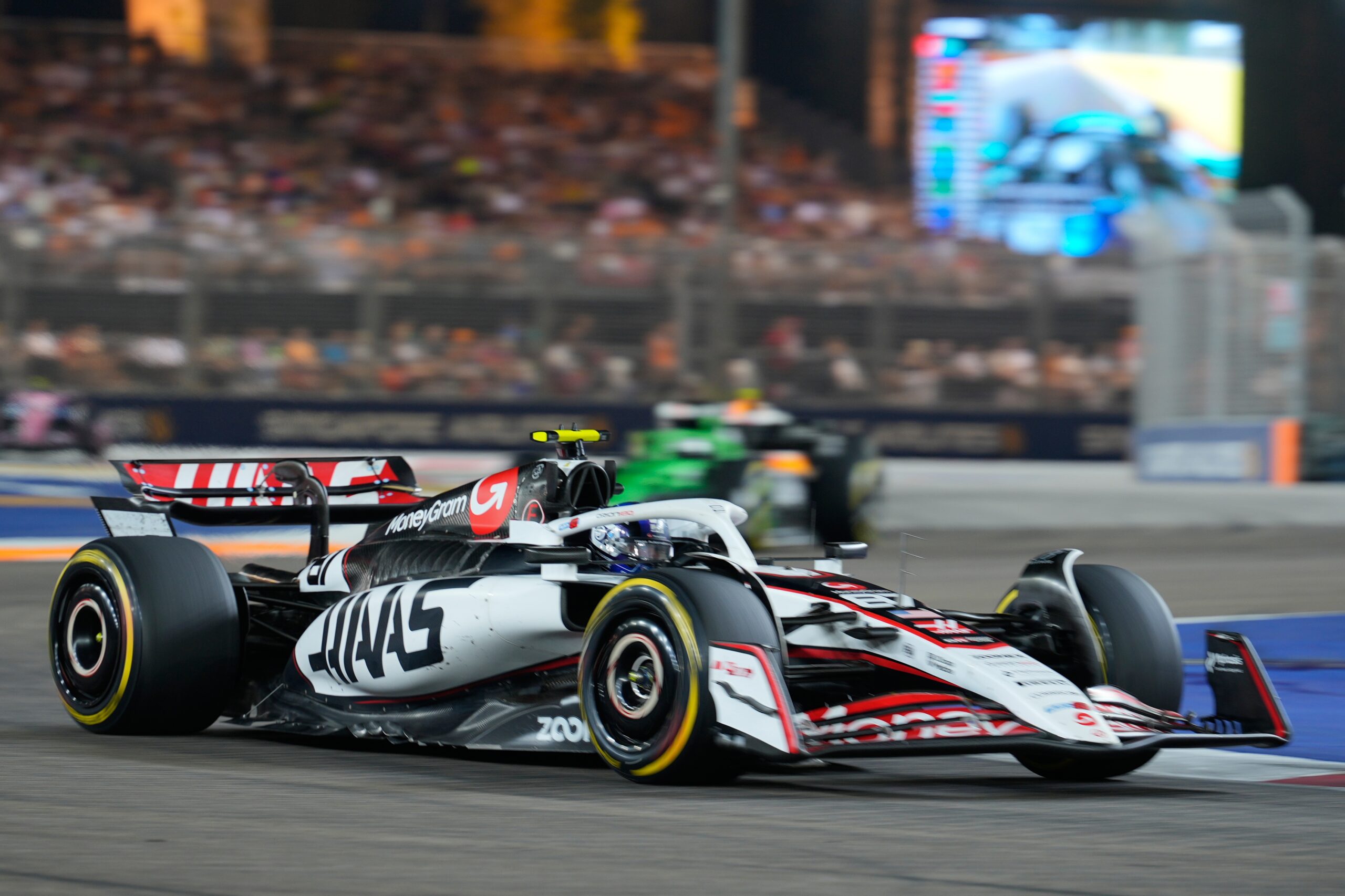 Bearman pakt kostbare punten voor Haas in Singapore