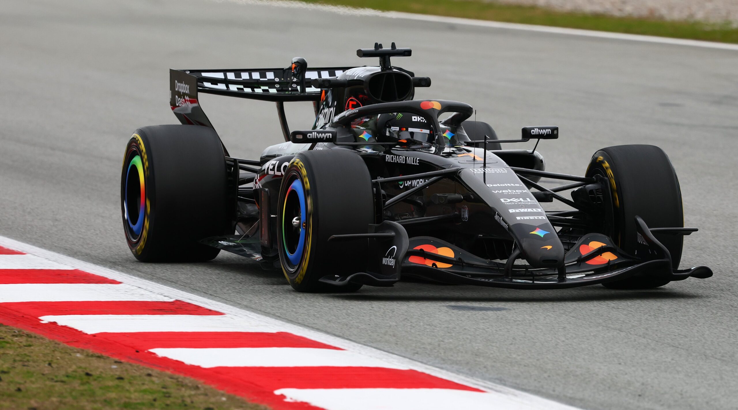 Barcelona F1-test | Rode vlaggen en eerste meters van McLaren - Formule1.nl